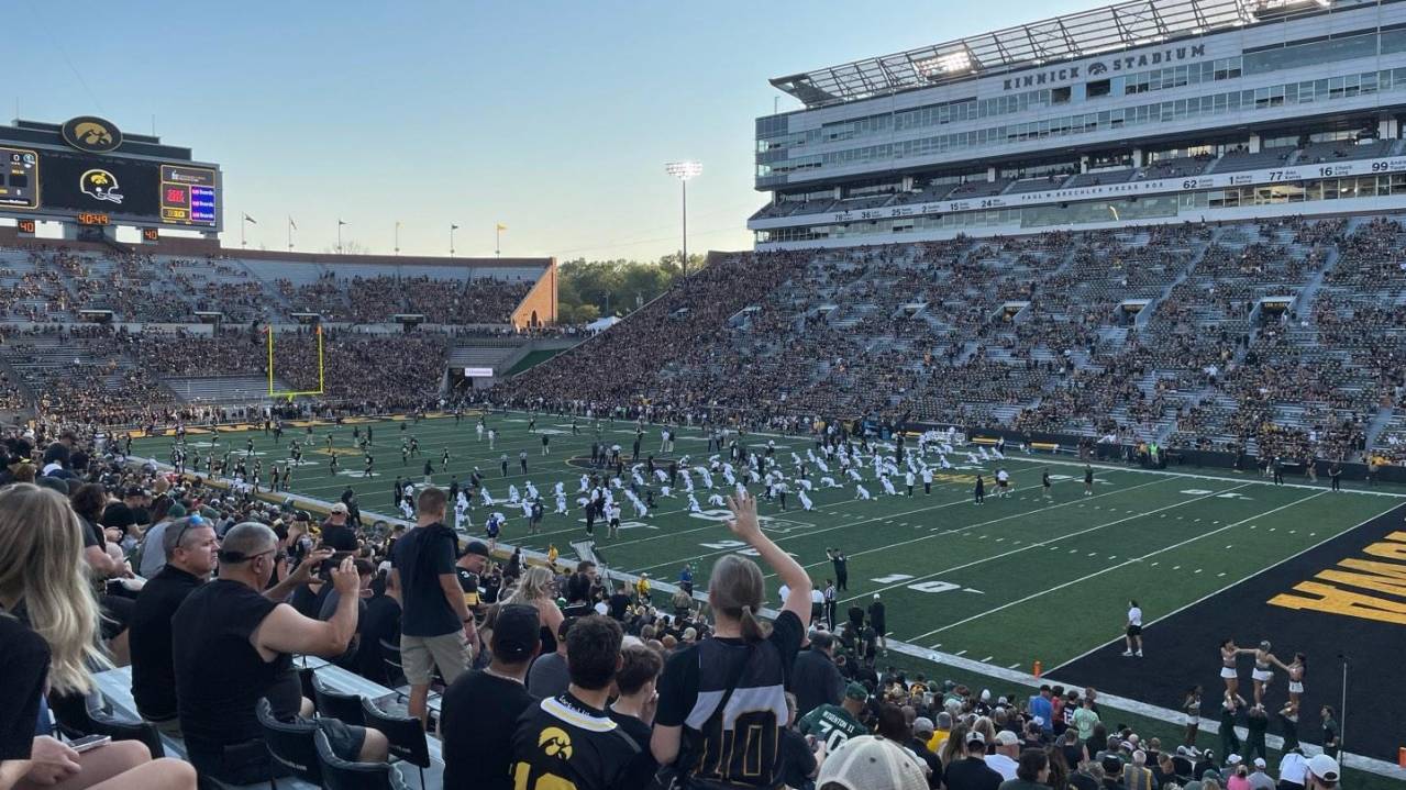 Lower (100 Level) | Iowa Hawkeyes Football vs Oregon Ducks Football | 8 ...