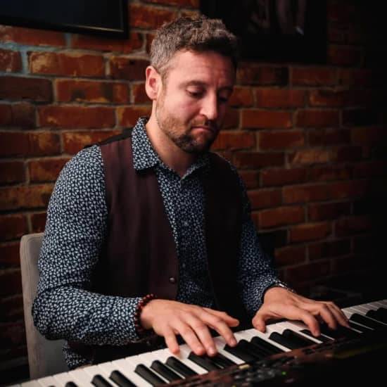Giovanni Ghizzani sing along night ft guitarist Victor Paradís Tickets ...