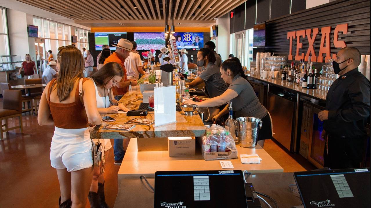 Legacy Club (Sections 37B-40B, 36R-41R) | Texas Longhorns Football vs ...